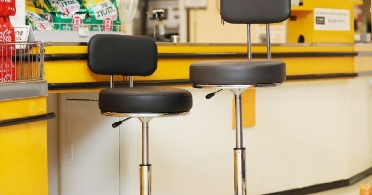 E-Mart to upgrade chairs for cashiers behind counter