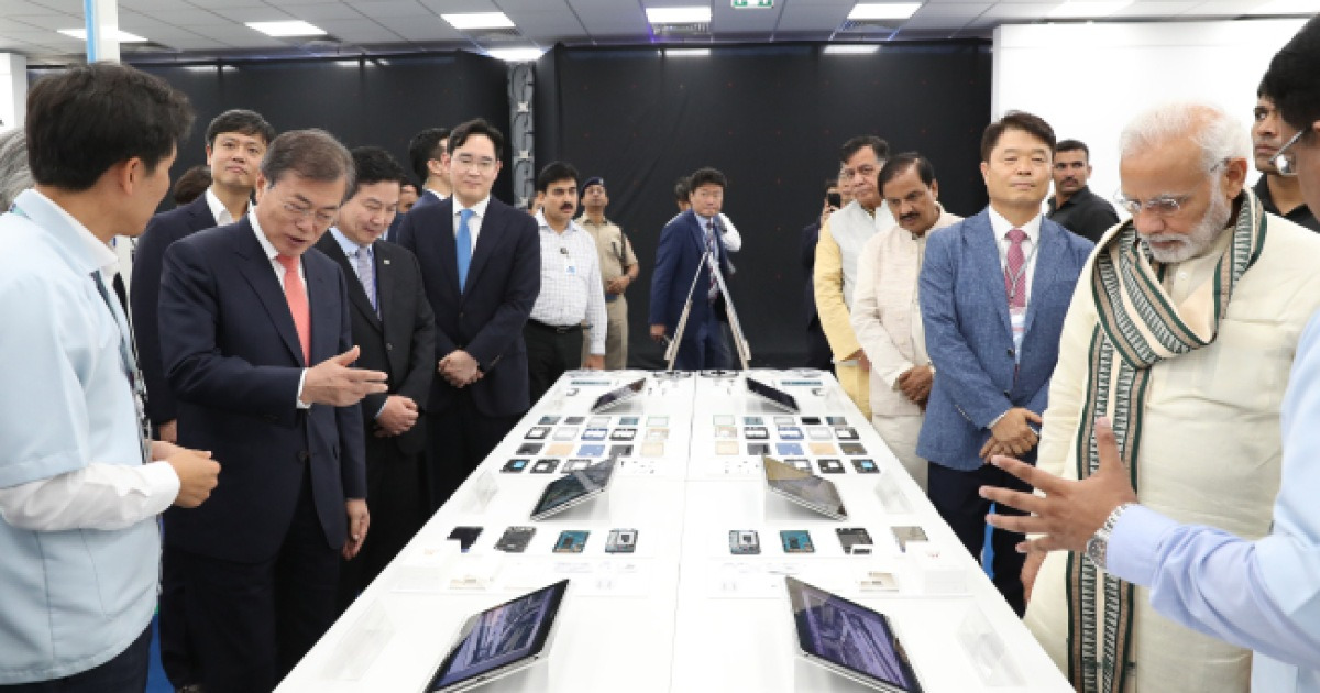 Moon touts Samsung's cooperation with Indian firms