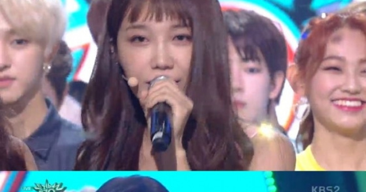 밤TView]'뮤뱅' 에이핑크 1위 "팬들 감사"..트와이스 컴백