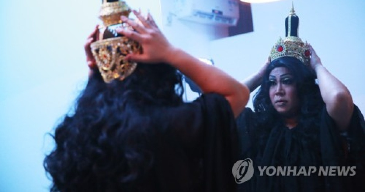 CHINA PHOTO ESSAY BEIJING DRAG QUEENS