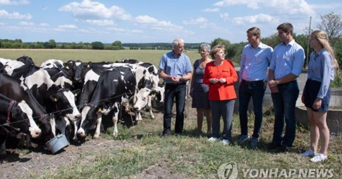GERMANY MERKEL FARM VISIT