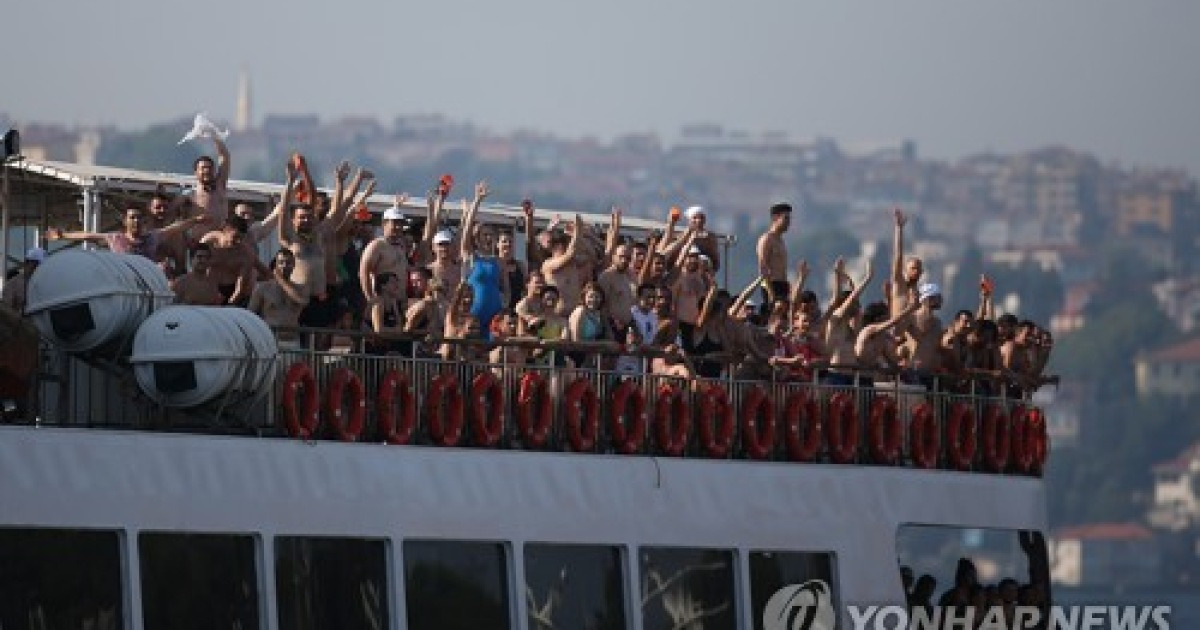 TURKEY SWIMMING BOSPHORUS