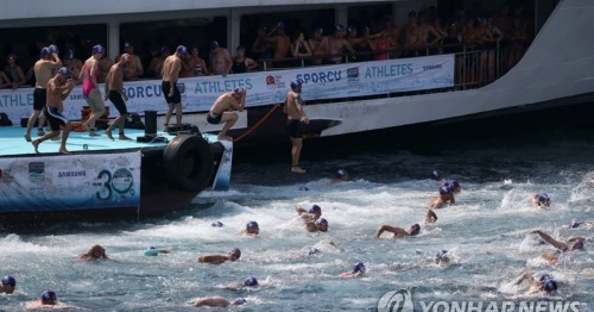 TURKEY SWIMMING BOSPHORUS
