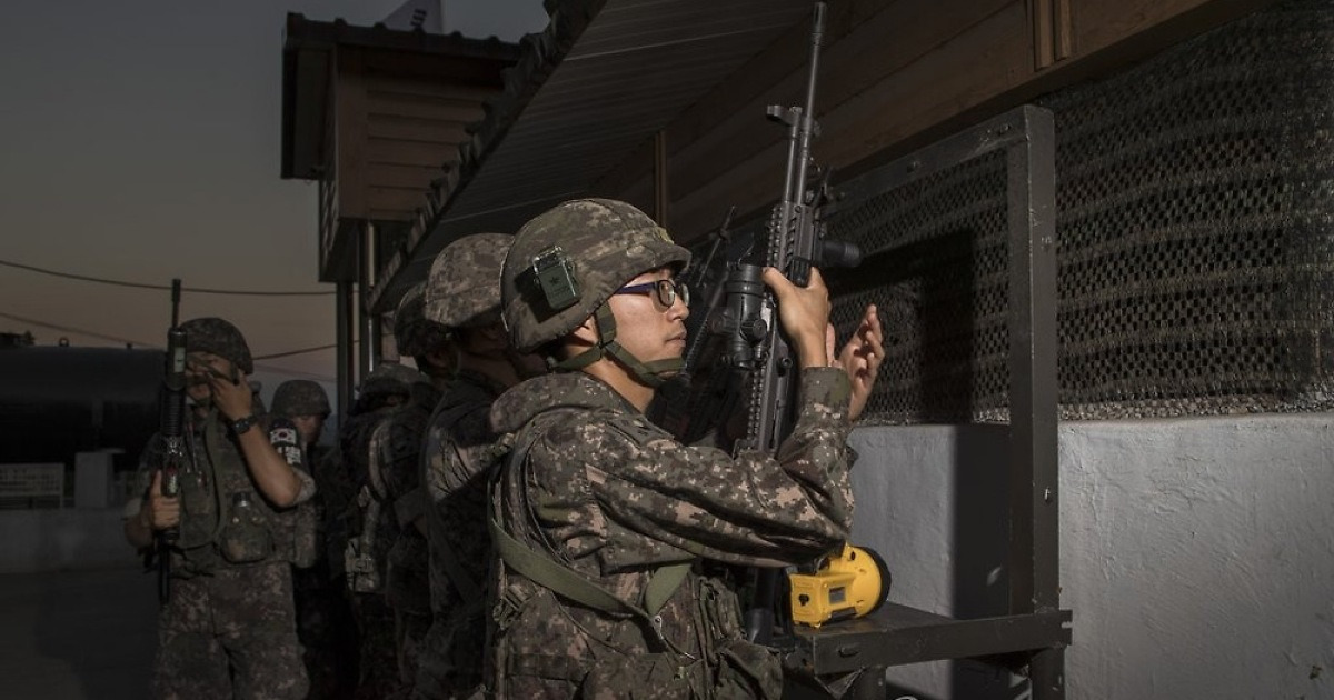DMZ의 밤을 준비하는 장병
