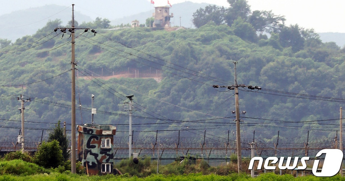 국방부 "연내 DMZ내 50여개 GP 철수 추진, 사실 아니다"