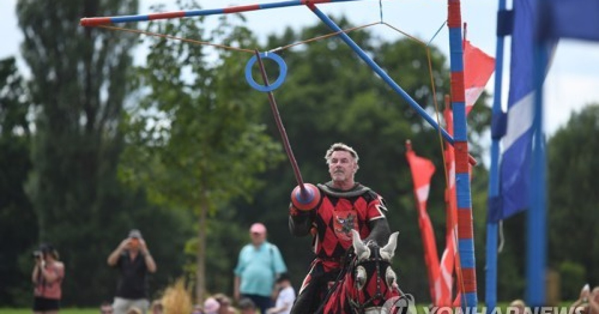 BRITAIN PHOTO ESSAY MEDIEVAL JOUSTING