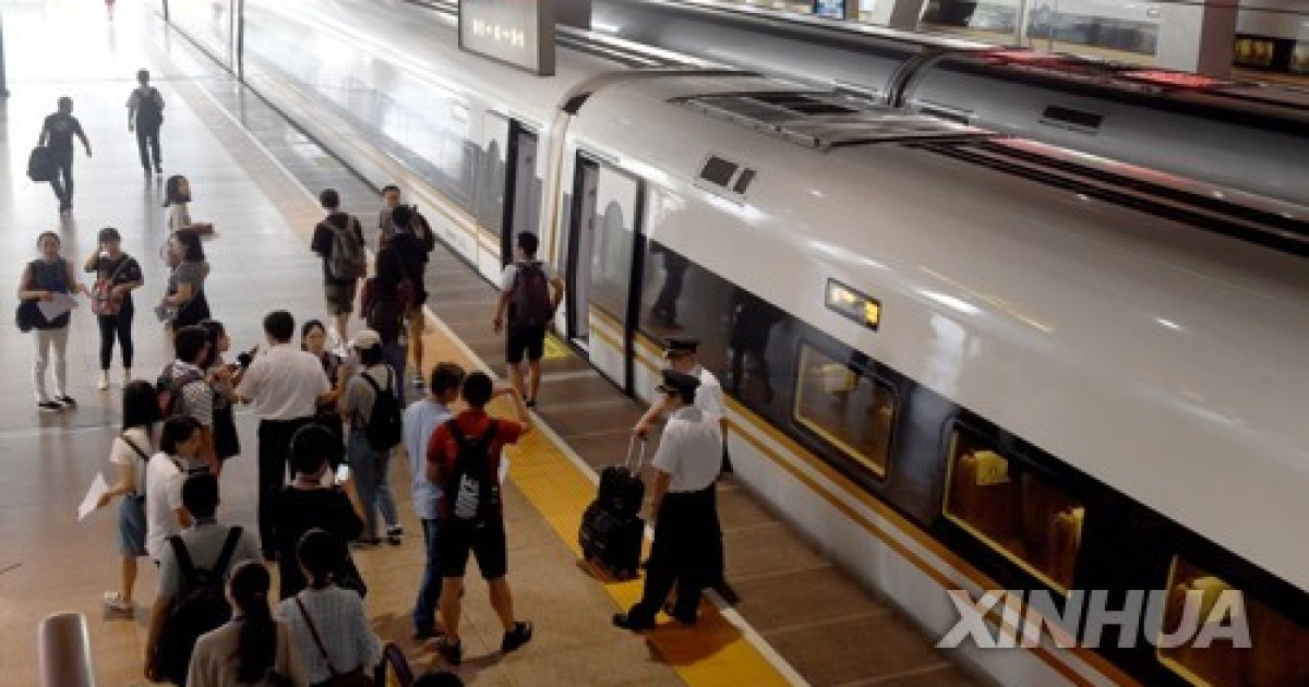 Xinhua Headlines: All aboard: China's high-speed rail 10 years on