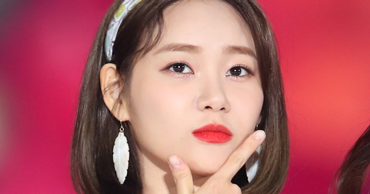 AOA 유나, 심쿵 눈빛