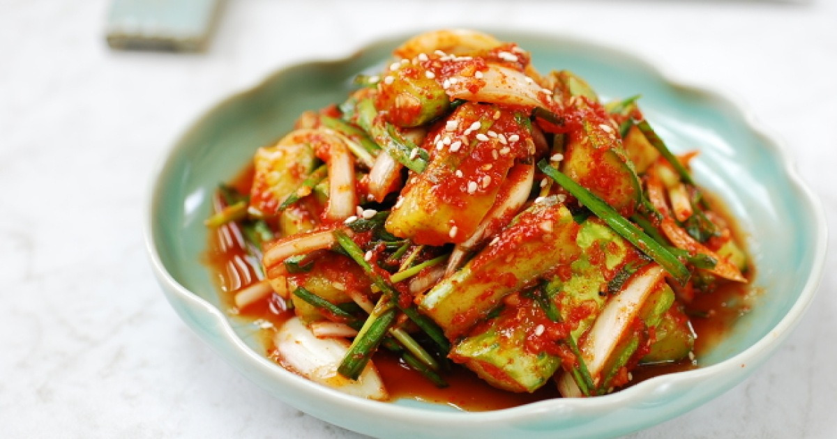 [Home Cooking] Oi buchu kimchi: cucumber kimchi made with garlic chives