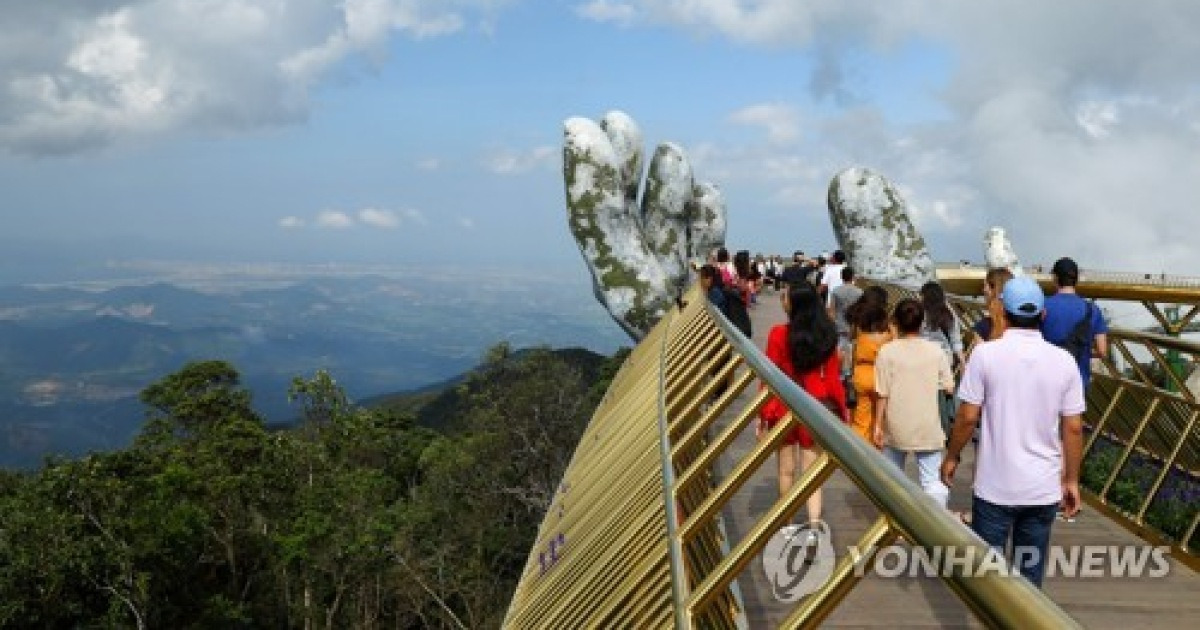 VIETNAM GOLDEN BRIDGE