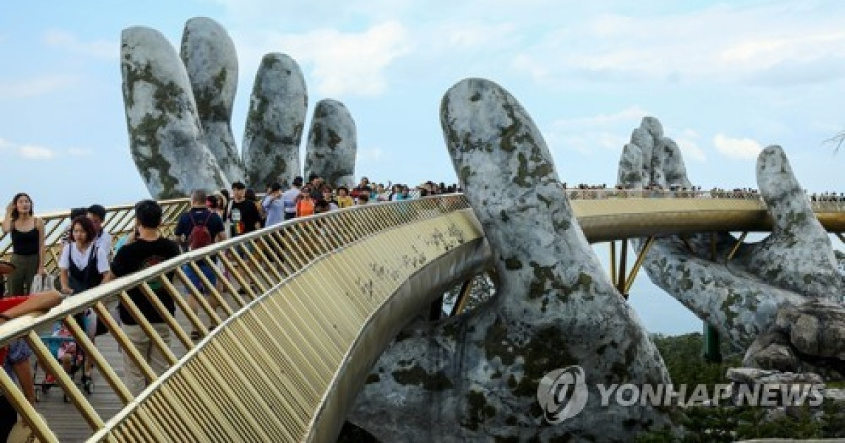 VIETNAM GOLDEN BRIDGE