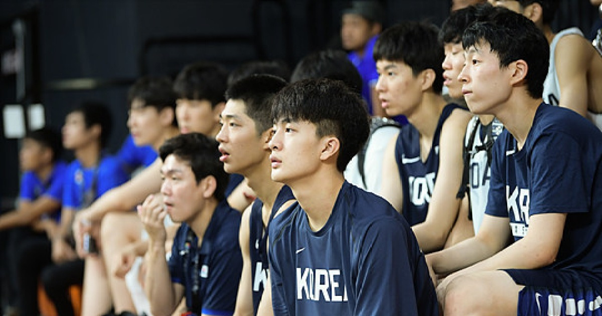 [JB포토] 필리핀-레바논전 관람하는 U18 남자농구대표팀