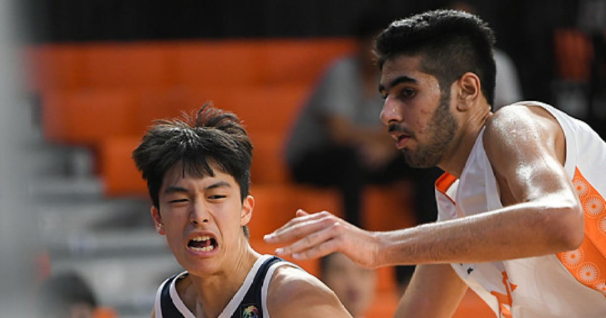 [JB포토] 인도 진영으로 파고드는 U18 박무빈