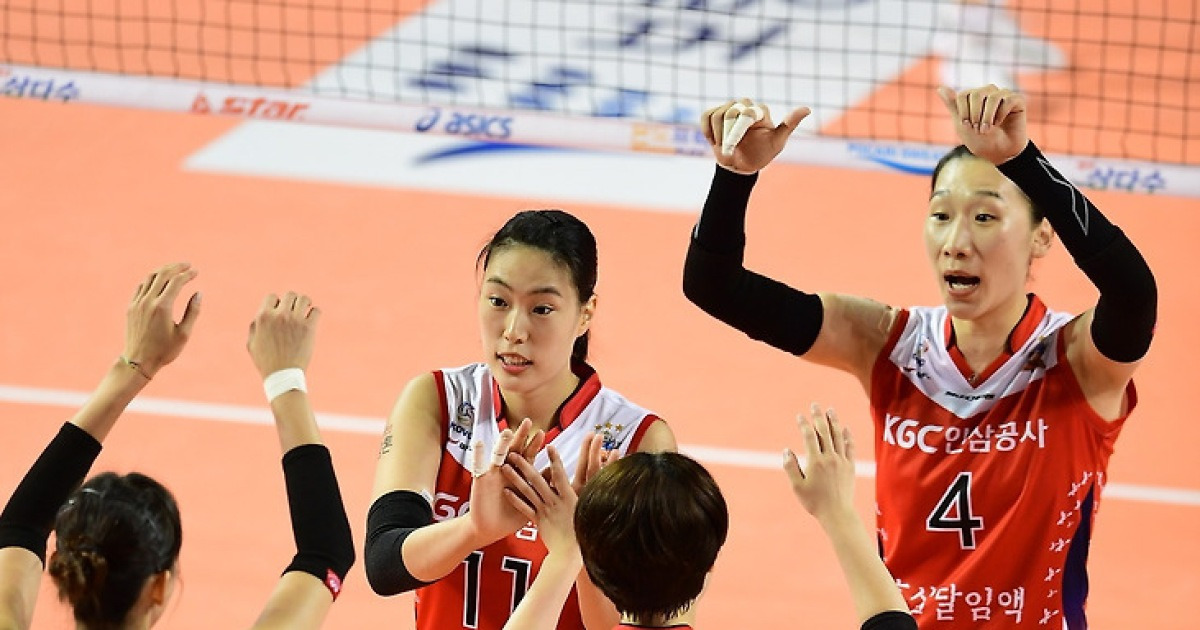 KGC, IBK 3-2로 꺾고 4강 확정..GS는 EST 누르고 첫 승(종합)