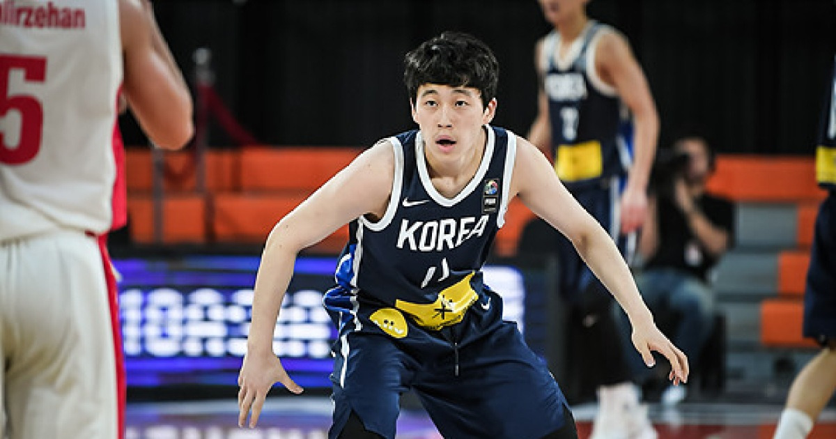 [JB포토] 수비 펼치는 U18 문가온