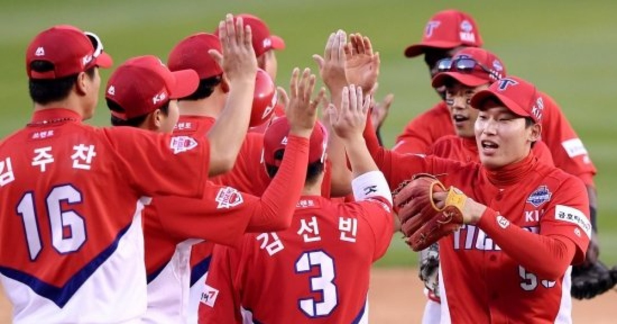 '25안타 폭격' KIA, SK에 21-8 대승..중위권 경쟁 '시동'