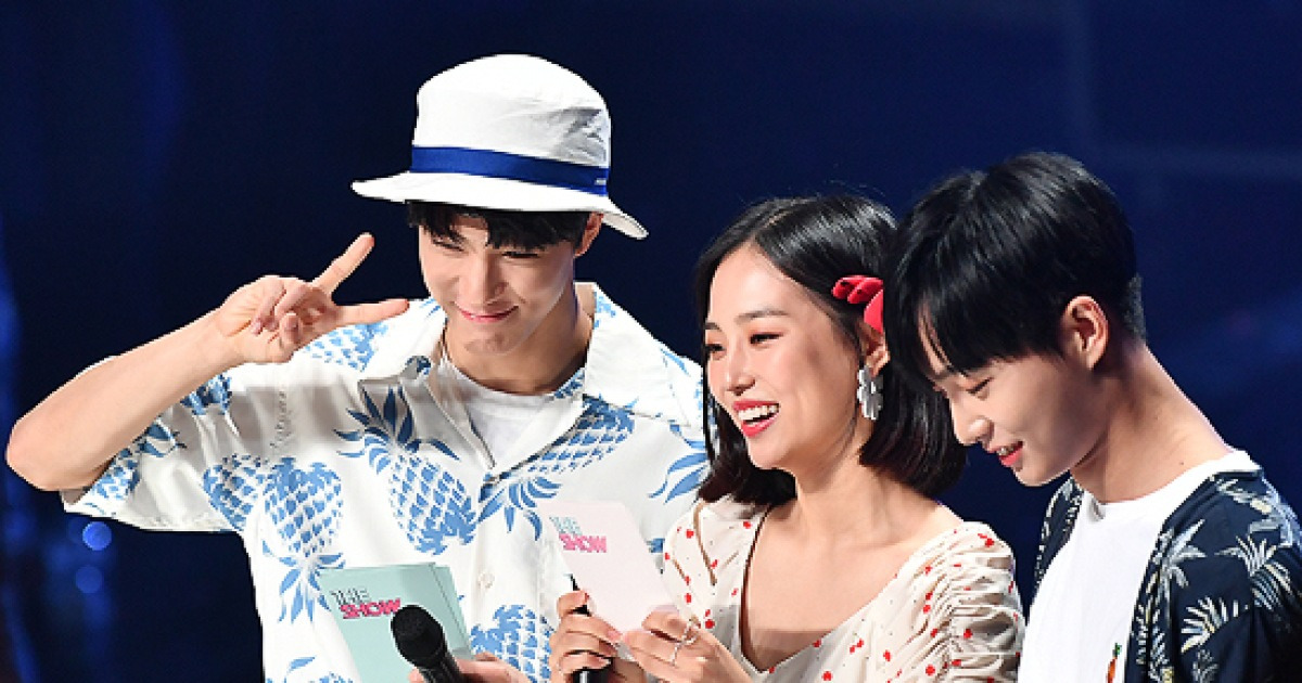 NCT 제노, 깜찍한 V로 미소 바이러스 전파 [MK포토]