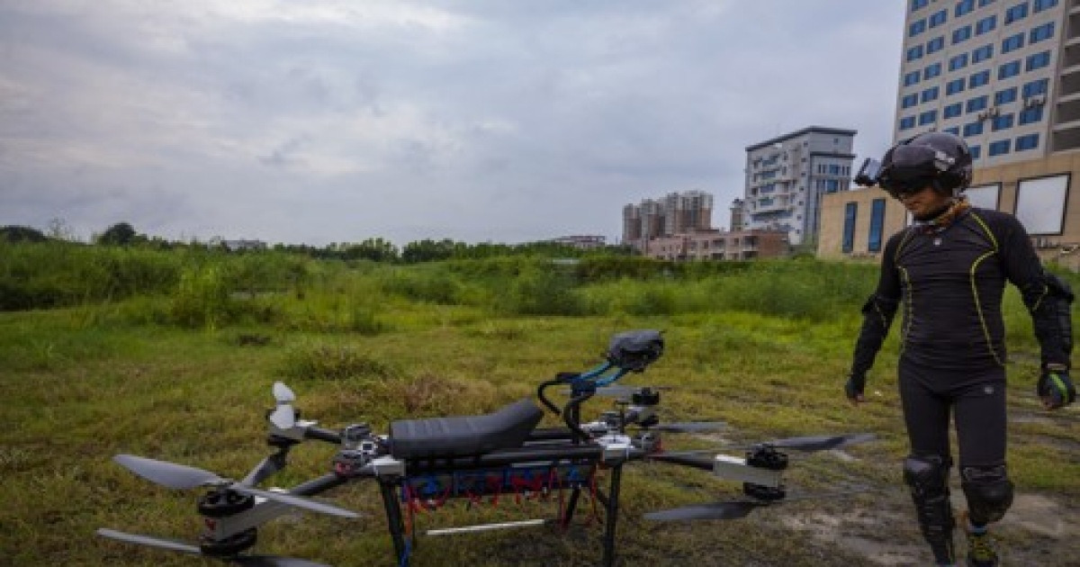 CHINA PHOTO SET FLYING SCOOTER