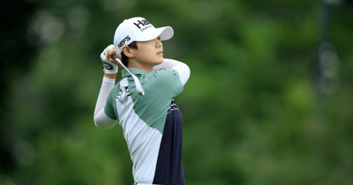 '9언더파' 몰아친 박성현, LPGA IWIT 챔피언십 2R 공동 선두