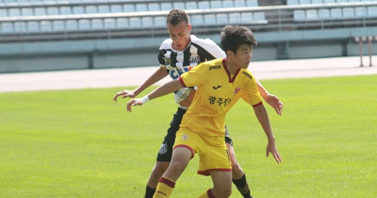 [제주국제유스] 광주 김유성, '받으러 들어와야지'