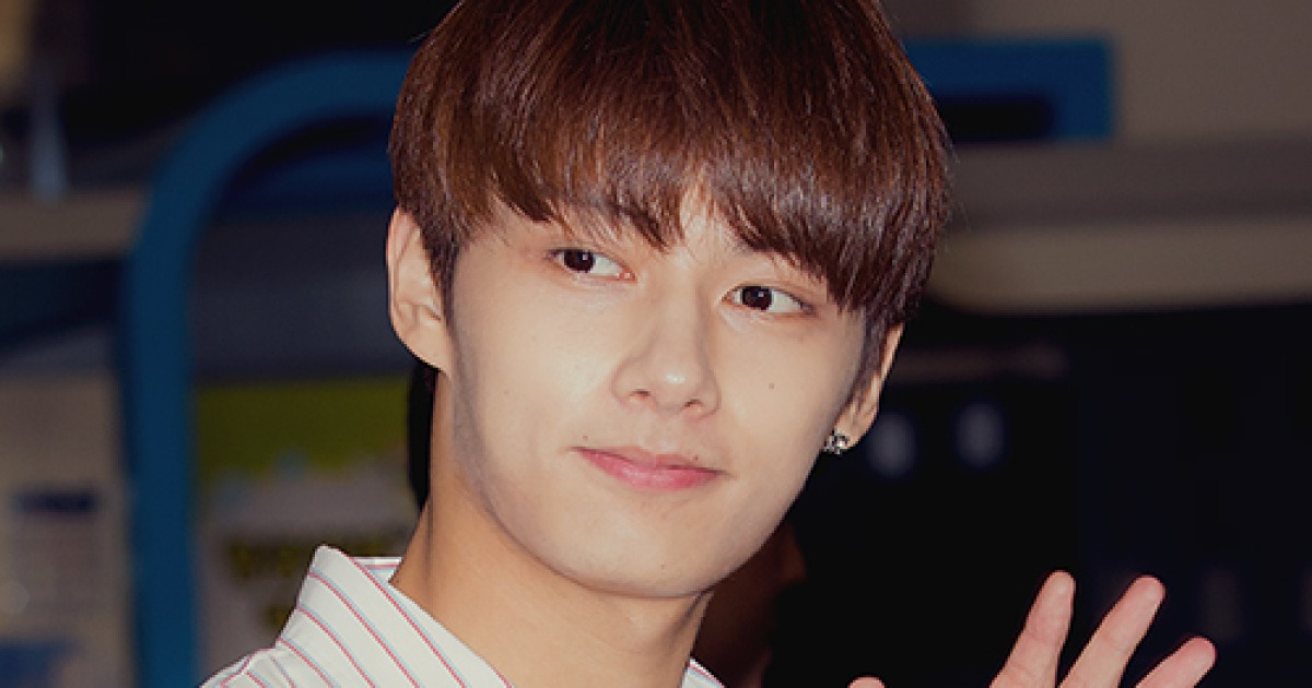 [bnt포토] 세븐틴 준 '손금마저 잘생긴듯한'