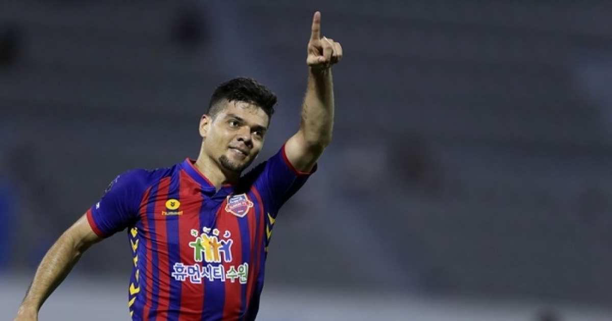 '멀티골 작렬' 수원FC 비아나, K리그2 24R MVP