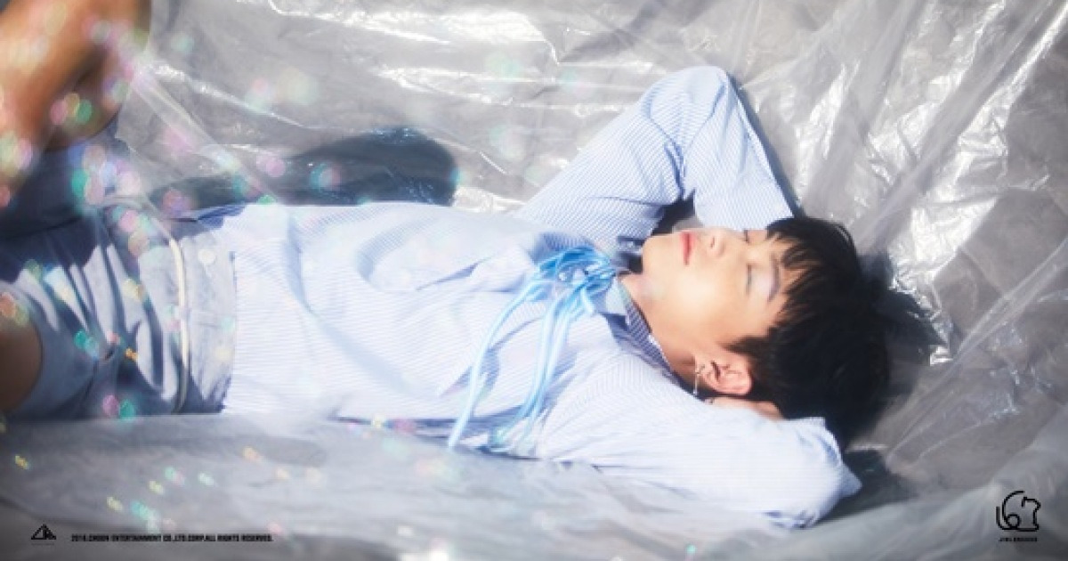 "미소년의 몽환美"..JBJ 출신 김용국, 솔로 앨범 포토 공개