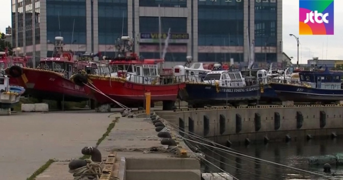 태풍 '솔릭' 다가오는 군산..선박 1700여 척 피항
