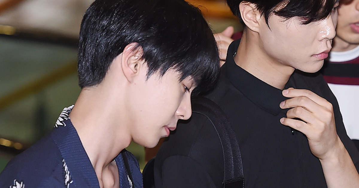 NCT127 도영-쟈니 '오늘은 너에게 기대고 싶어(?)' (공항패션) [포토엔HD]