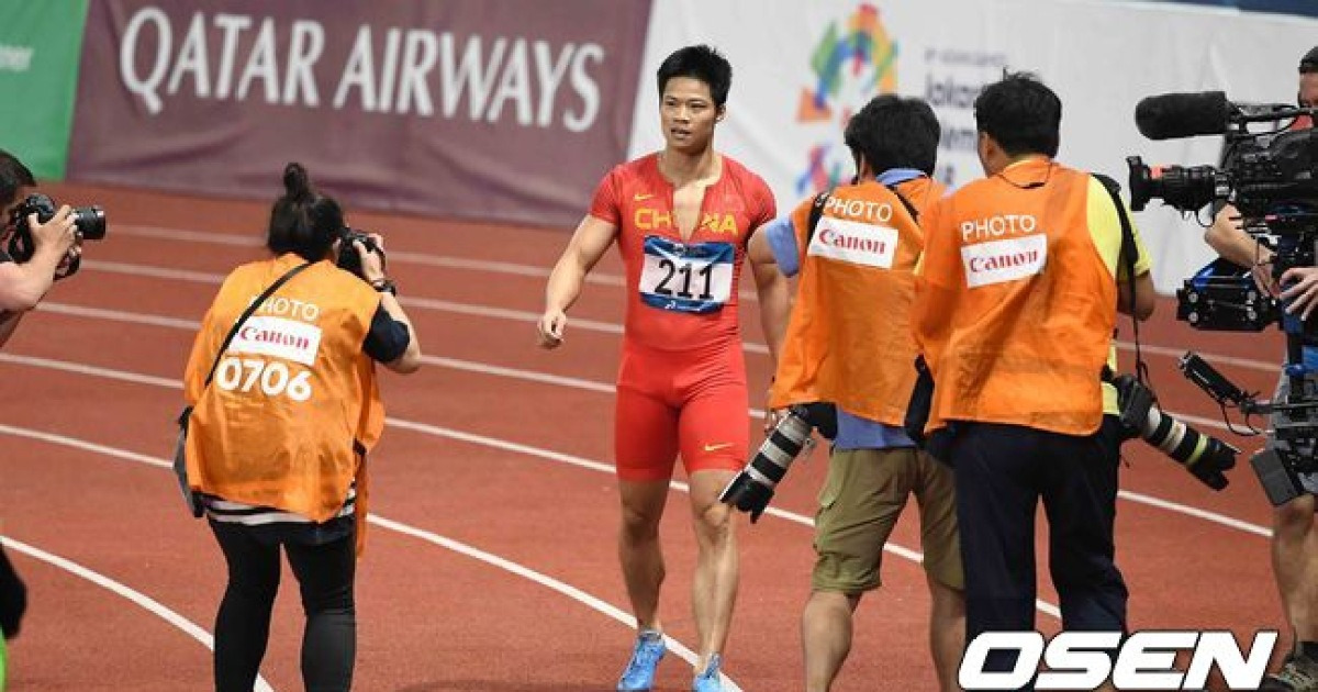 중국 쑤빙텐,'AG 육상 100m 1위' [사진]