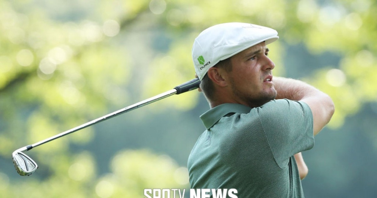 [PGA] 디샘보, PO 1차전 노던트러스트 3R 단독 선두..우즈 공동 49위