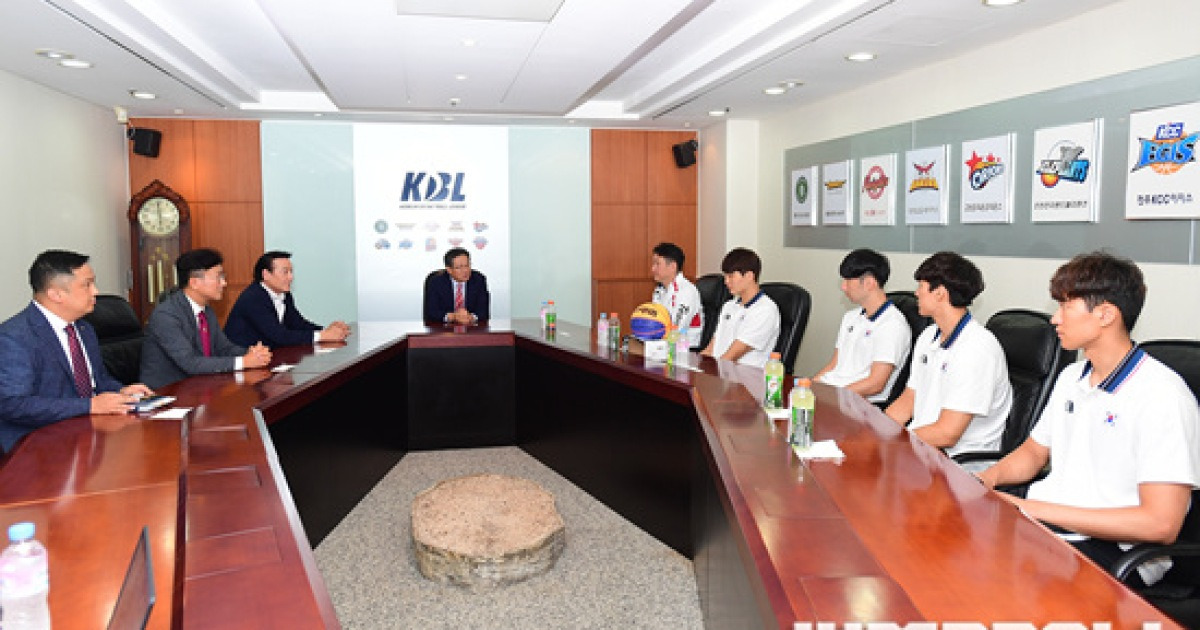 [JB포토] KBL 이정대 총재, 모두 열심히 잘했습니다