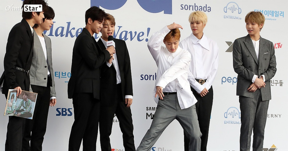 [오마이포토] '2018 SOBA' 유앤비, 포토월에서는 맛보기만