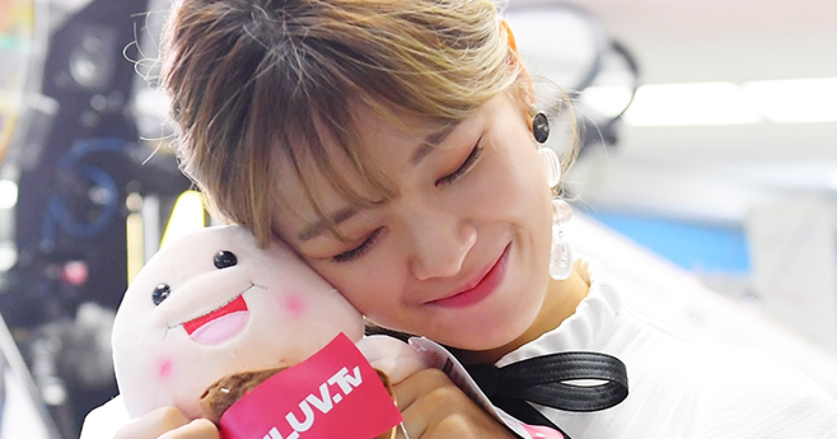 [TD포토] 트와이스 정연 '행복해~' (SOBA 백스테이지)