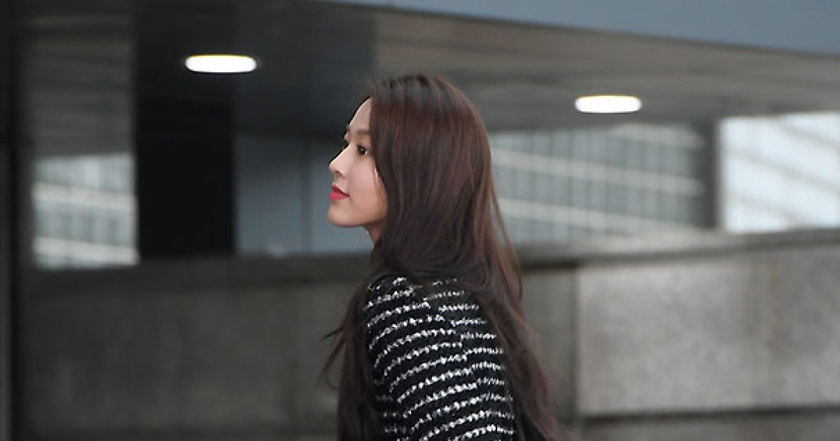 [TD포토] AOA 설현 '계단은 높고 치마는 짧고' (소리바다어워즈)