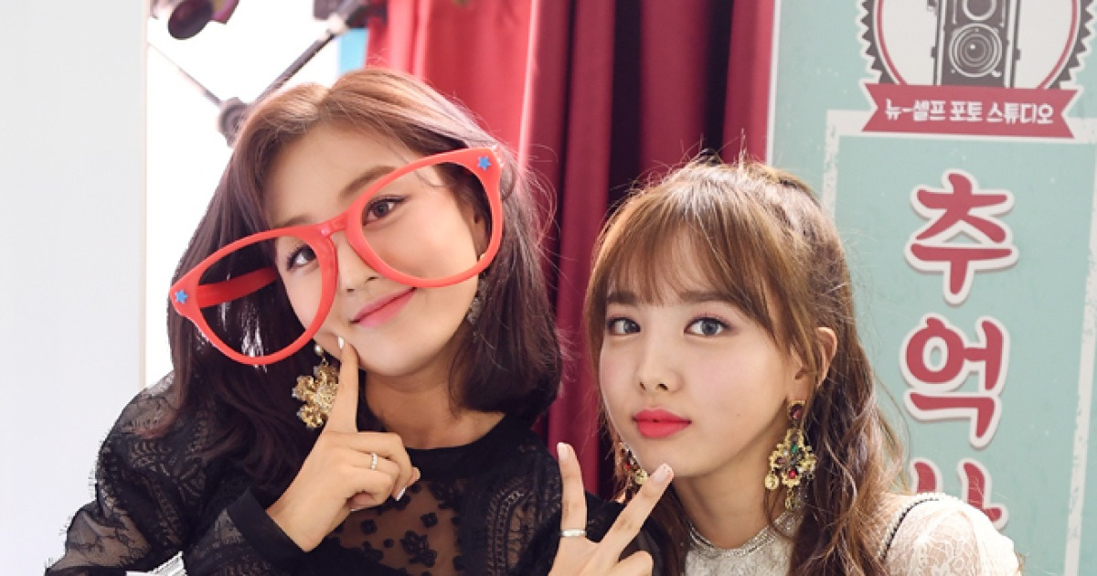 [TD포토] 트와이스 지효-나연 '누가누가 더 귀엽나~'(SOBA 백스테이지)