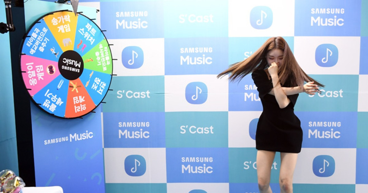 [TD포토] 청하 '놀라운 균형감각~'(SOBA 백스테이지)