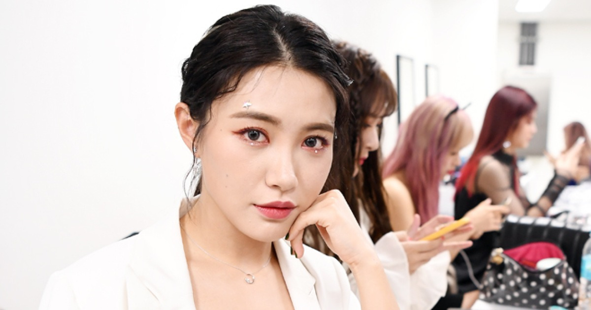 [TD포토] 세븐센시즈 다이아몬드 '앉아만 있어도 빛나는 미모'(SOBA 백스테이지)