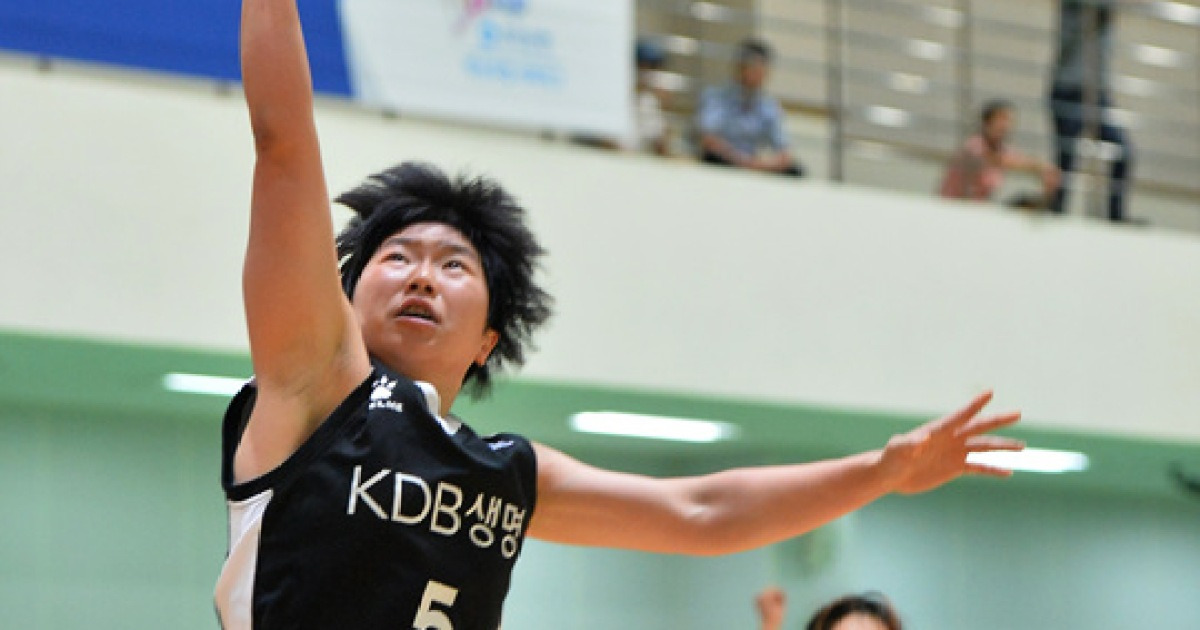 [JB포토] KDB생명안혜지 슛 시도