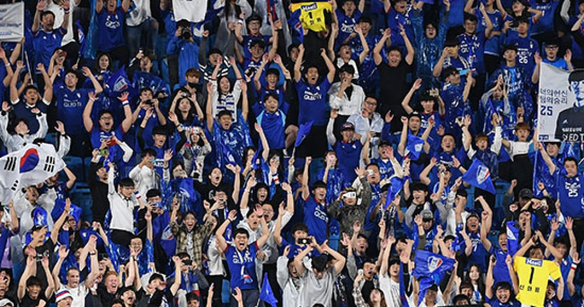 'ACL 4강' 수원 '만세 삼창하면서 팬들과 기쁨 만끽' [MK포토]