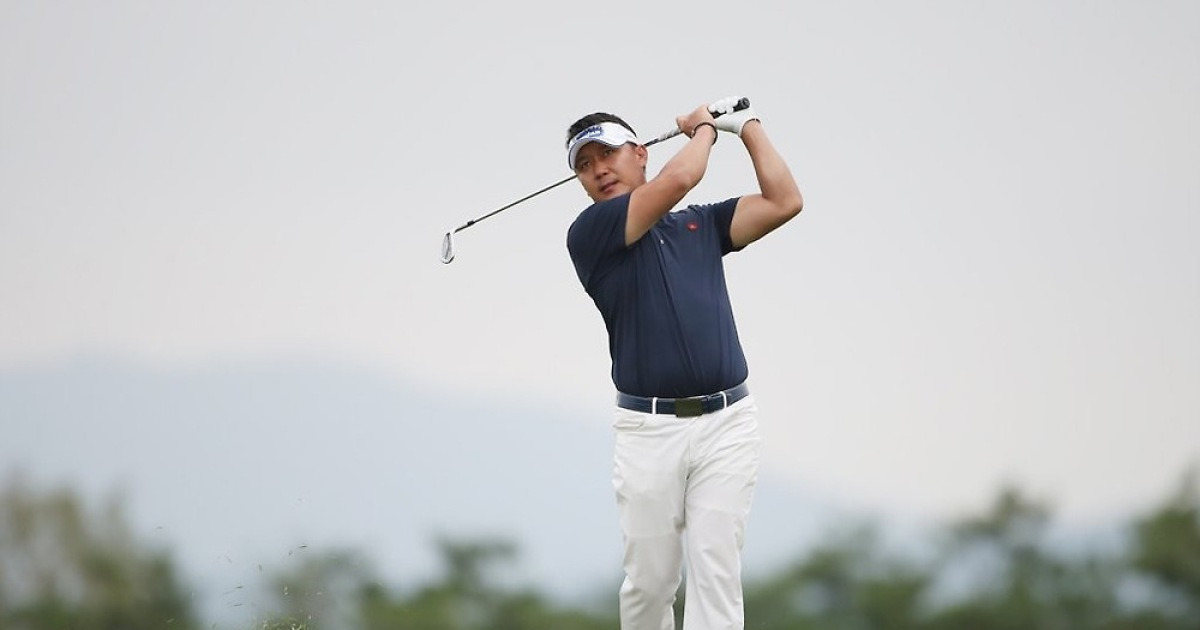 세컨 아이언샷 날리는 남영우