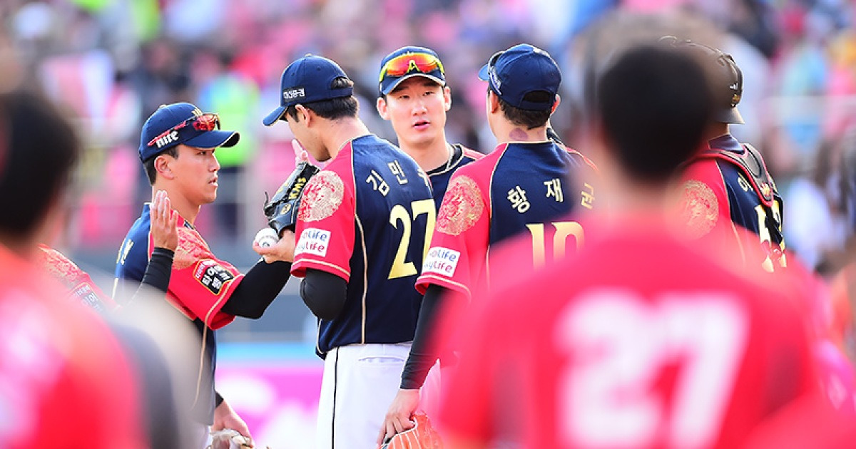 KT 'KIA 상대로 9:2 승리'[포토]