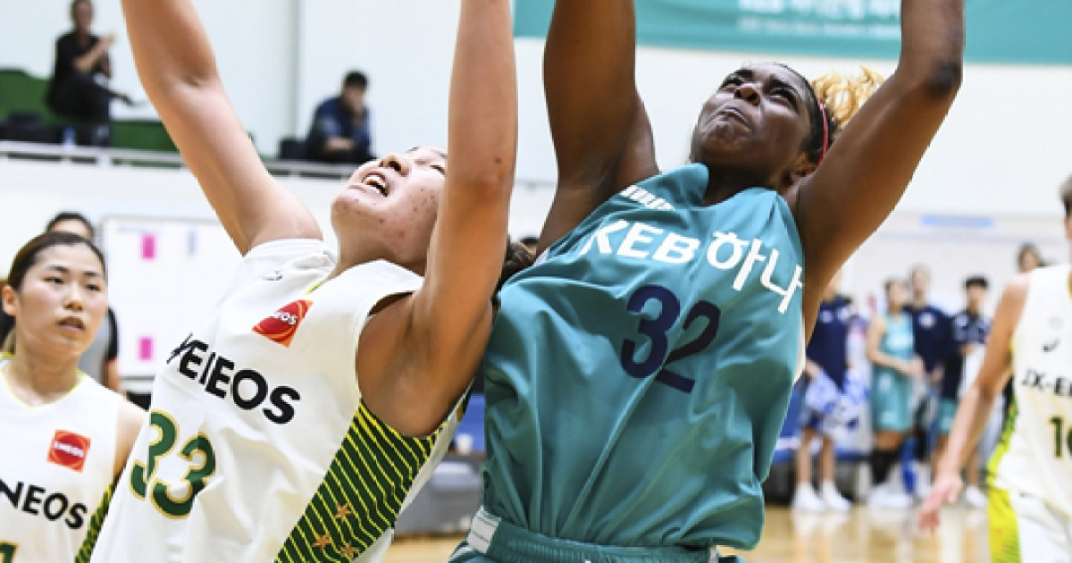 [JB포토] KEB하나 샤이엔 파커 '리바운드는 밀리지 않아'