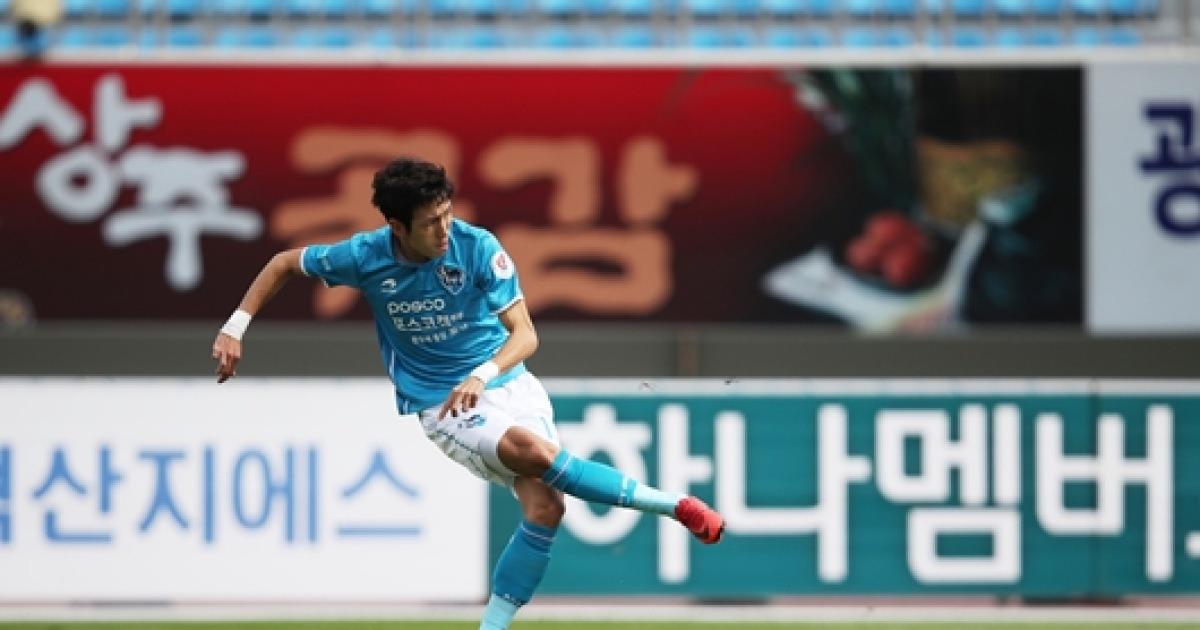 득점으로 '전역신고' 포항 김도형, K리그 30R MVP 선정