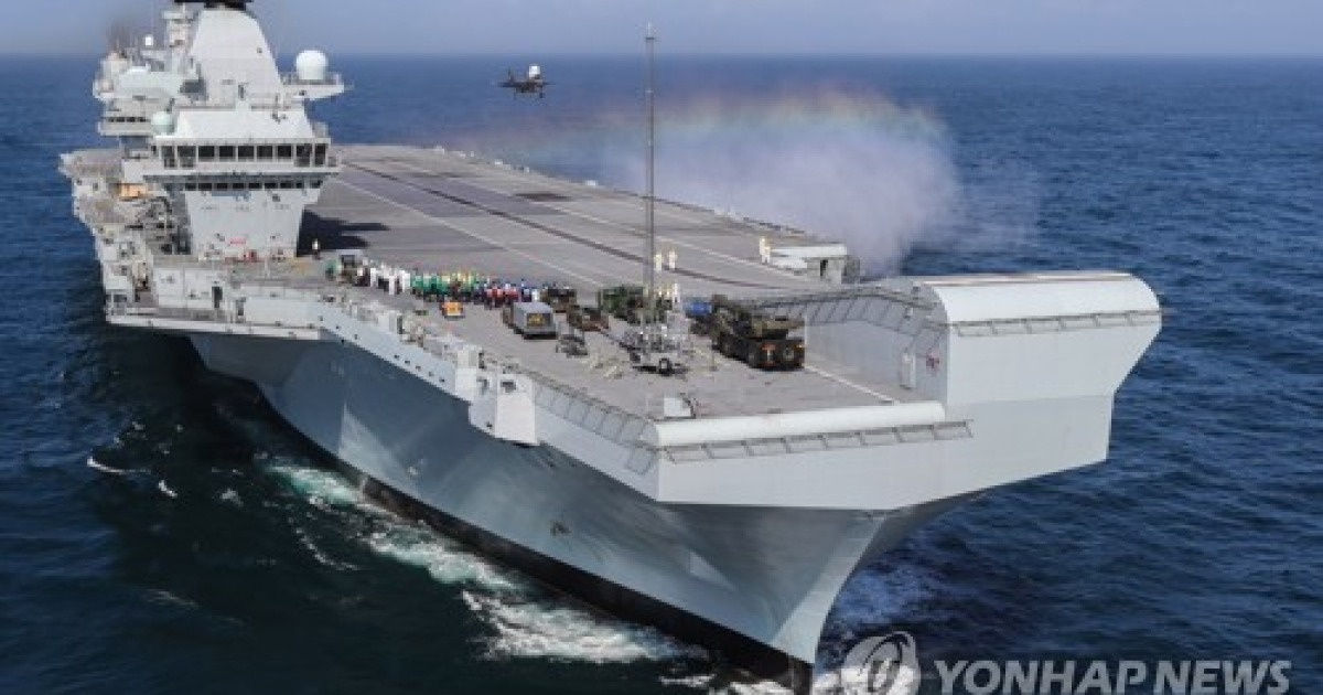 AT SEA BRITAIN USA DEFENCE F35 LANDS ON CARRIER