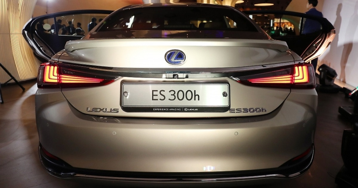 [사진]렉서스 ES300h의 매력적인 뒤태