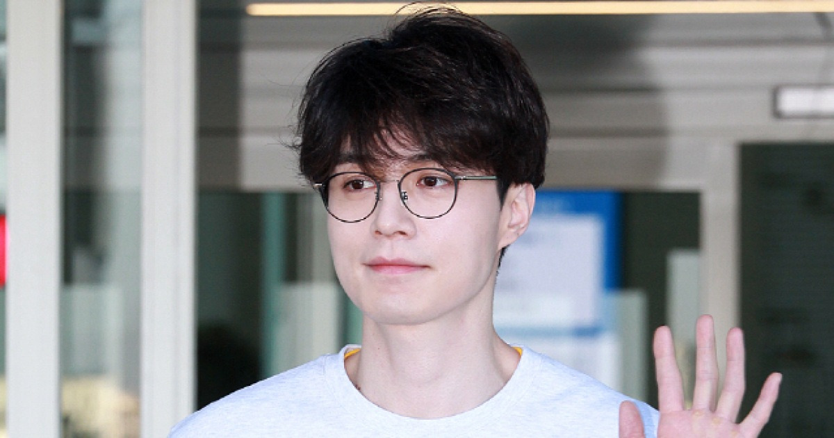이동욱 해리포터 안경쓰고 뉴욕가요~ 공항패션
