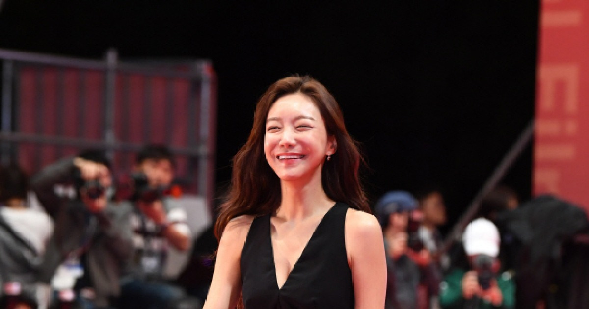 [23rd BIFF]신소율 "생애 첫 BIFF 레드카펫, 정말 영광이다"