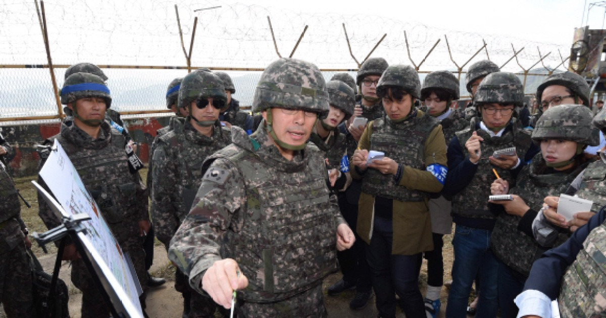 DMZ에 묻힌 지뢰 200만발..완전히 없애려면 200년 걸린다