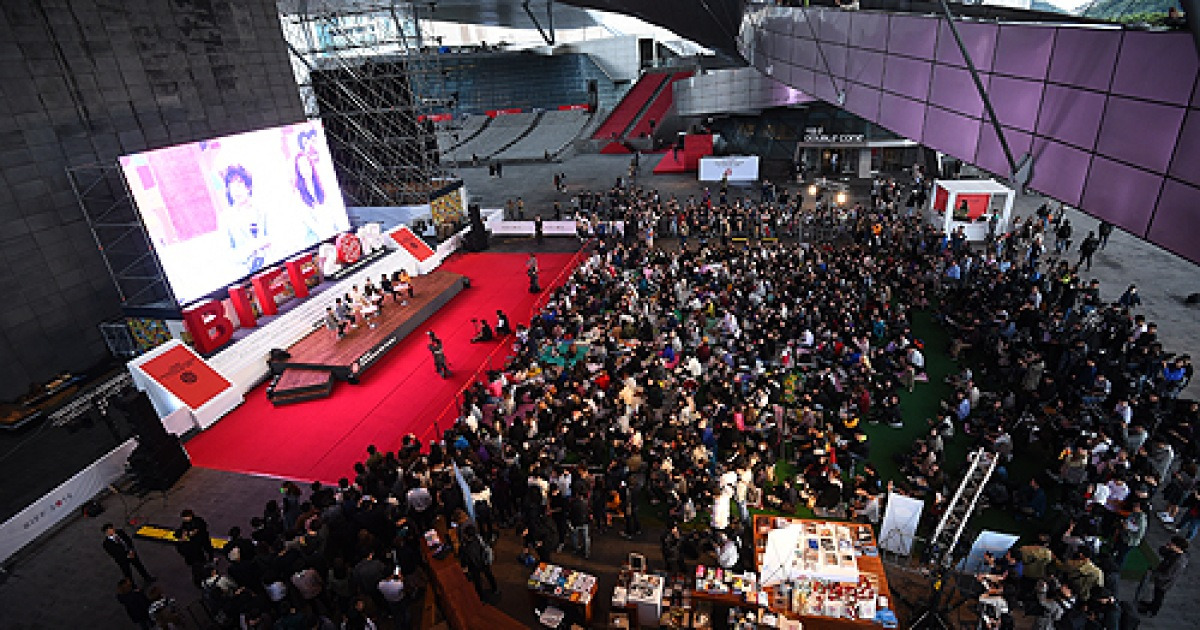 해운대에서 영화의 전당으로 옮겨진 BIFF 야외무대 [MK포토]